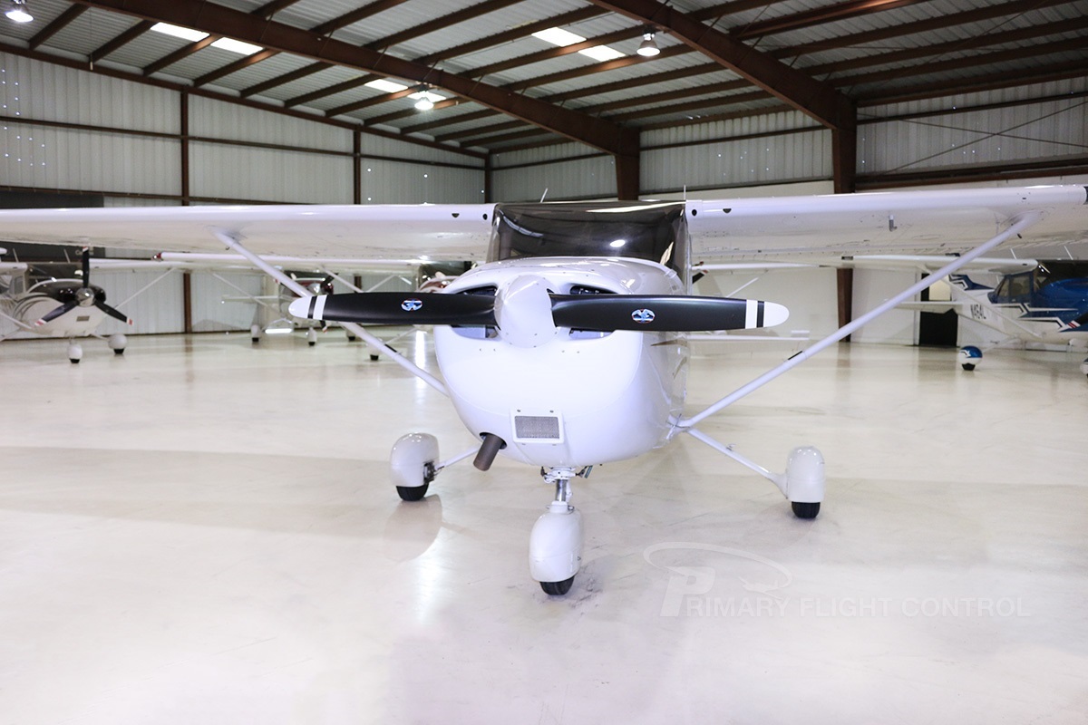 Airplane For Sale - 2000 Cessna 172SP
