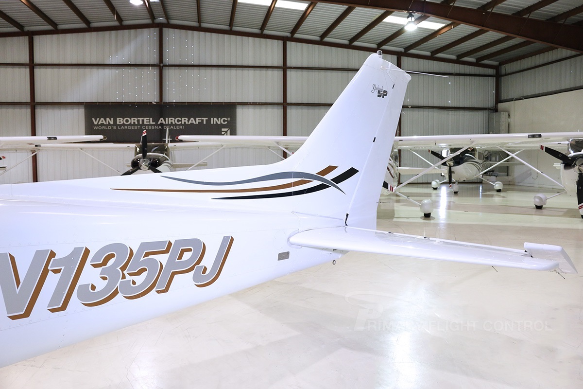 Airplane For Sale - 2000 Cessna 172SP