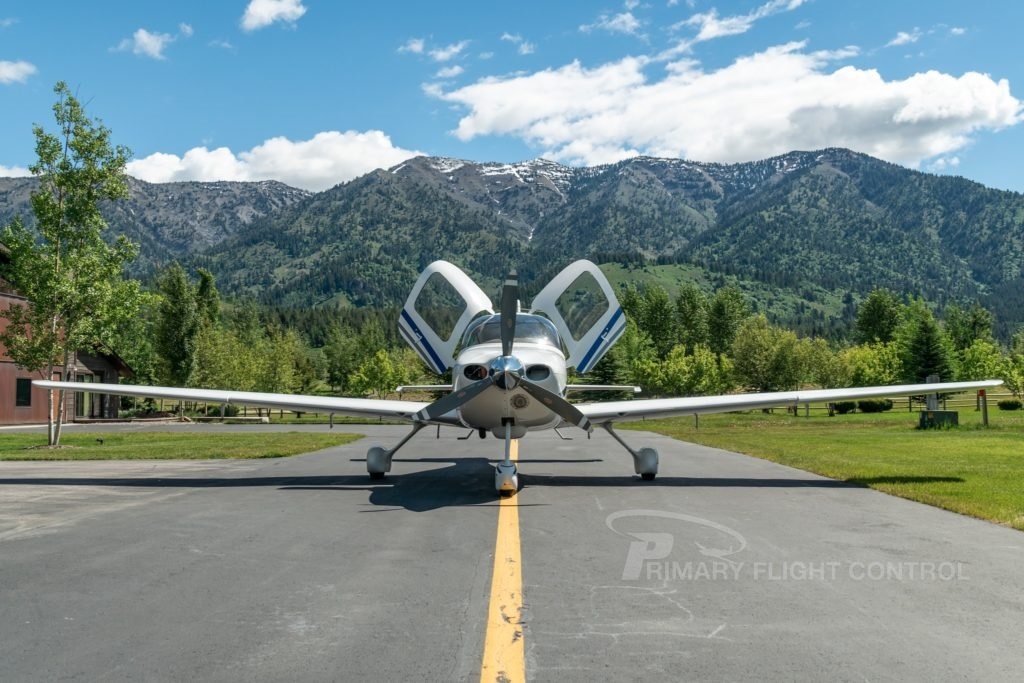 Airplane For Sale - 2001 Cirrus SR22